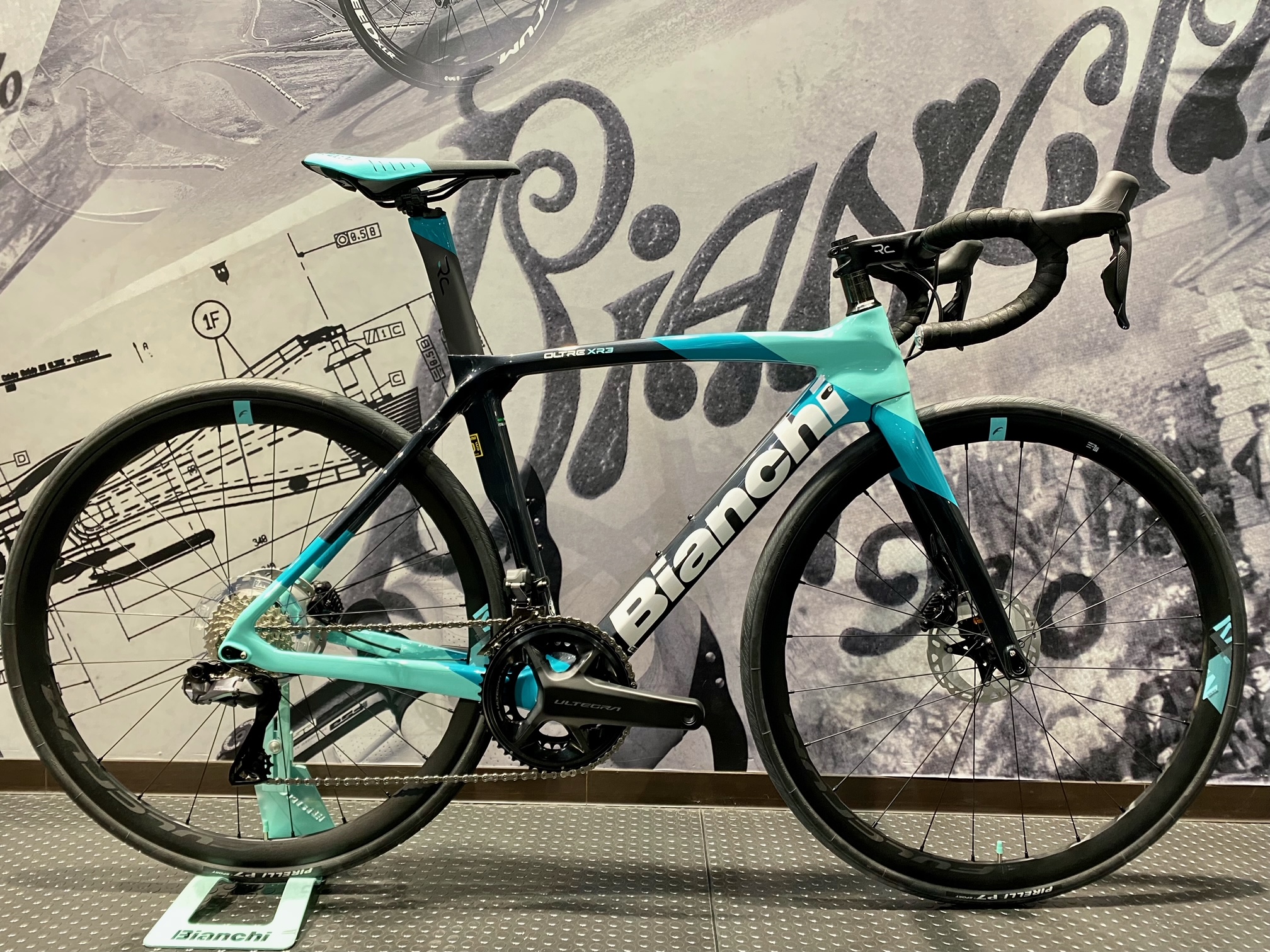 【町田】あらゆる場面で活躍できるエアロバイク「OLTRE XR3 DISC ULTEGRADi2」入荷いたしました - BIANCHI-STORE