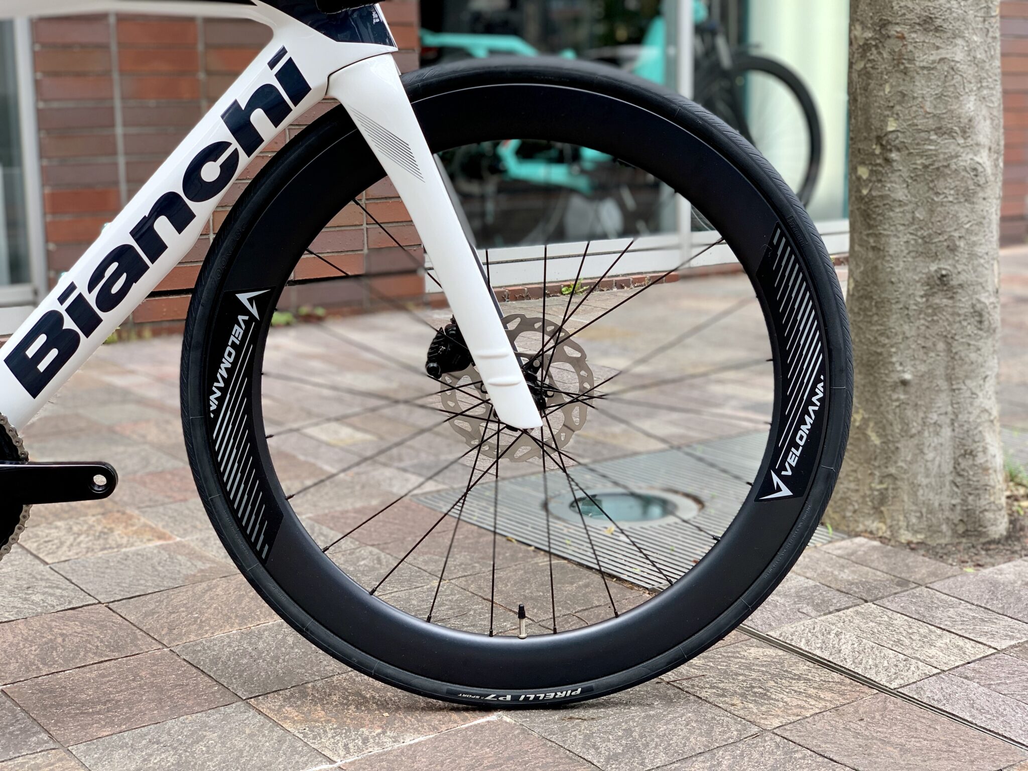 【横浜】最新エアロロード「OLTRE COMP」入荷しております！ - BIANCHI-STORE